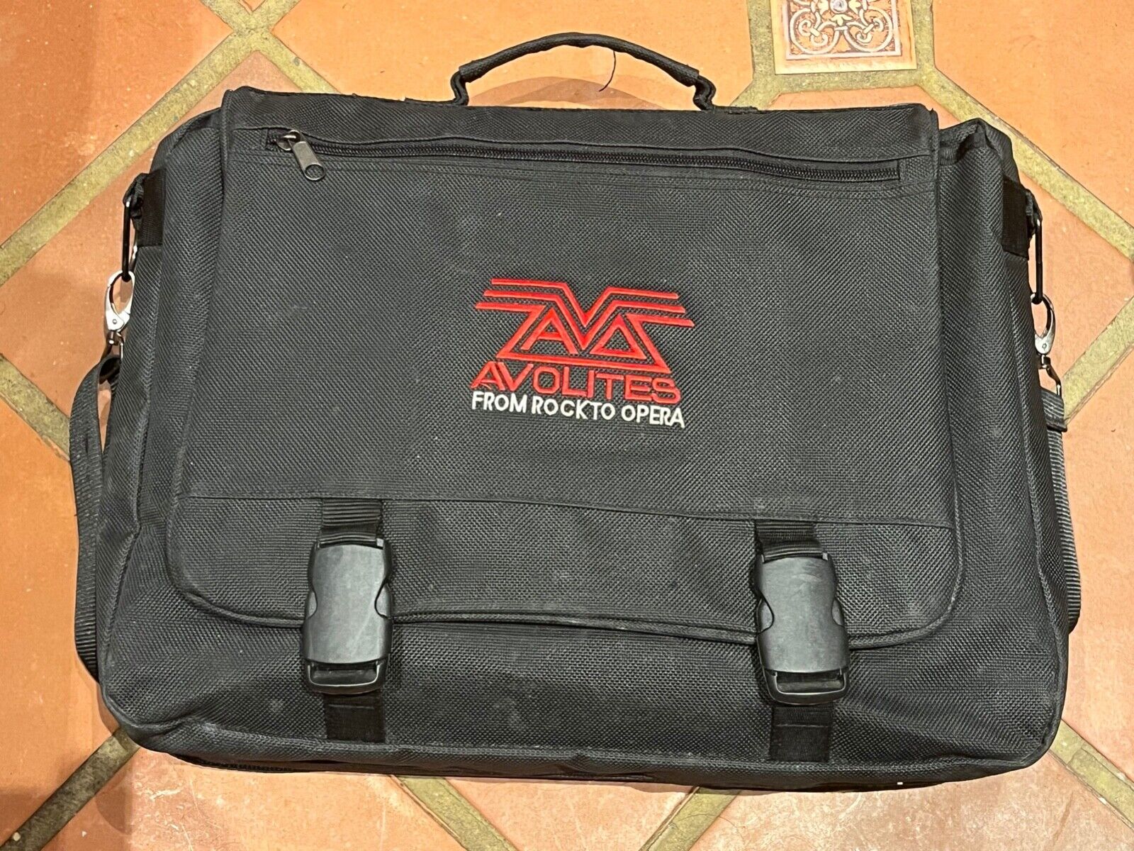 Avolites Titan Mobile Beleuchtungskonsole mit 4 Direktausgängen ...