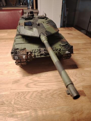 RC Panzer Leopard 2A6 - 1:16 in schöner Holzkiste zum Transport