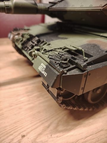 RC Panzer Leopard 2A6 - 1:16 in schöner Holzkiste zum Transport